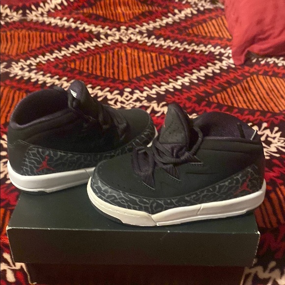 Jordan Duluxe BT | Shoes | Black And Gray Sneakers With Suede Upper And ...